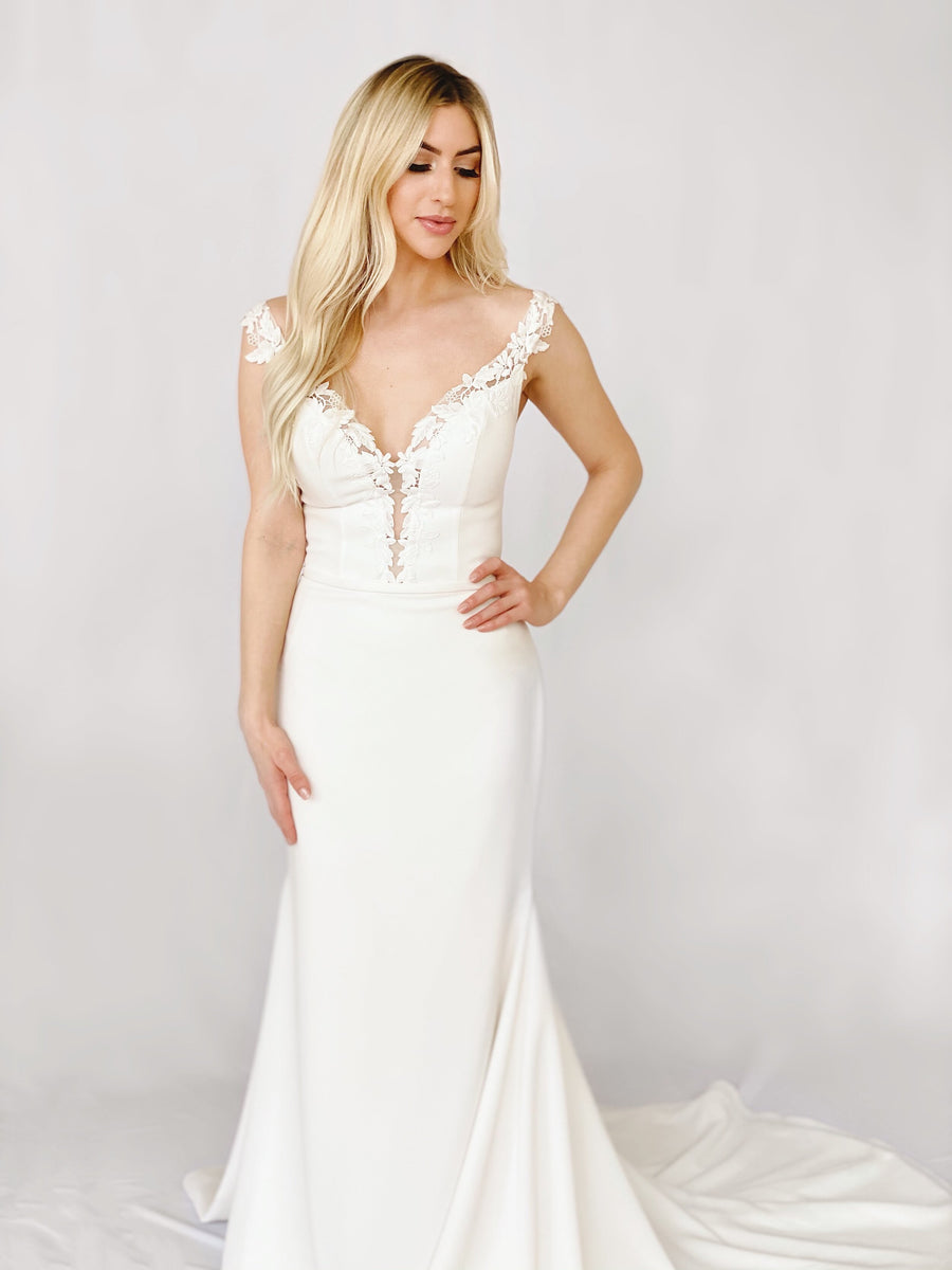 Mikaella - 2252 – Chester & Felicity